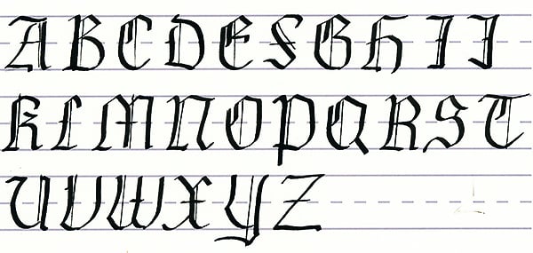 Kalligraphie beherrschen: Wie kann man in gotischer Schrift schreiben?